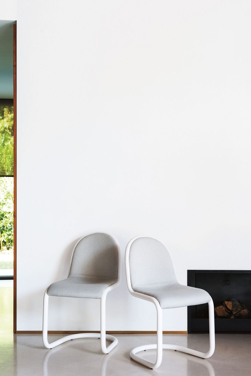 STRONG Sled base steel chair with integrated cushion By Desalto ...