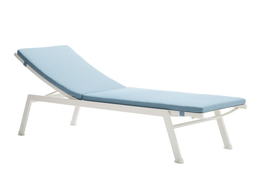 PLAYA Stackable Batyline® sun lounger By Roberti