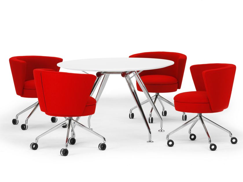 .SUN Round wooden meeting table By Spiegels