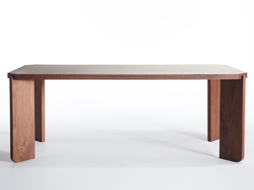 MU Wooden dining table By grado design
