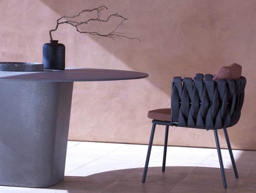 TAO Round lightened concrete dining table By TRIBÙ