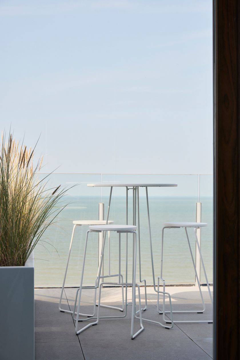 Round powder coated aluminium high table TIKI TABLE Tiki Collection By ...