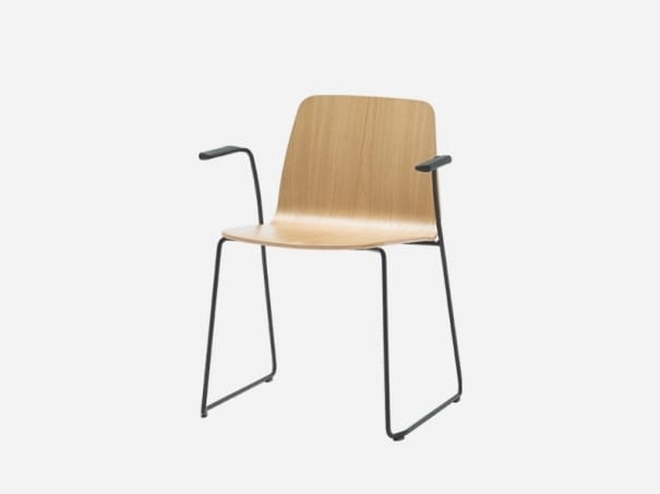 VARYA WOOD | Chair with armrests By INCLASS design Simon Pengelly