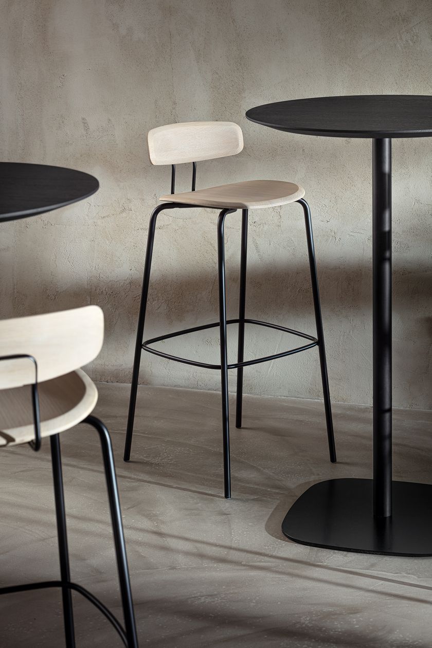 Round solid wood high table VERMU HIGH By ZEITRAUM