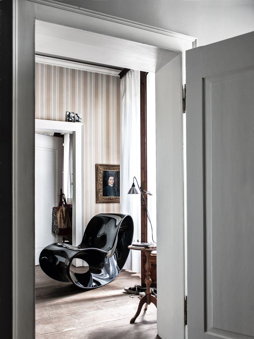 VOIDO Rocking armchair By Magis | design Ron Arad