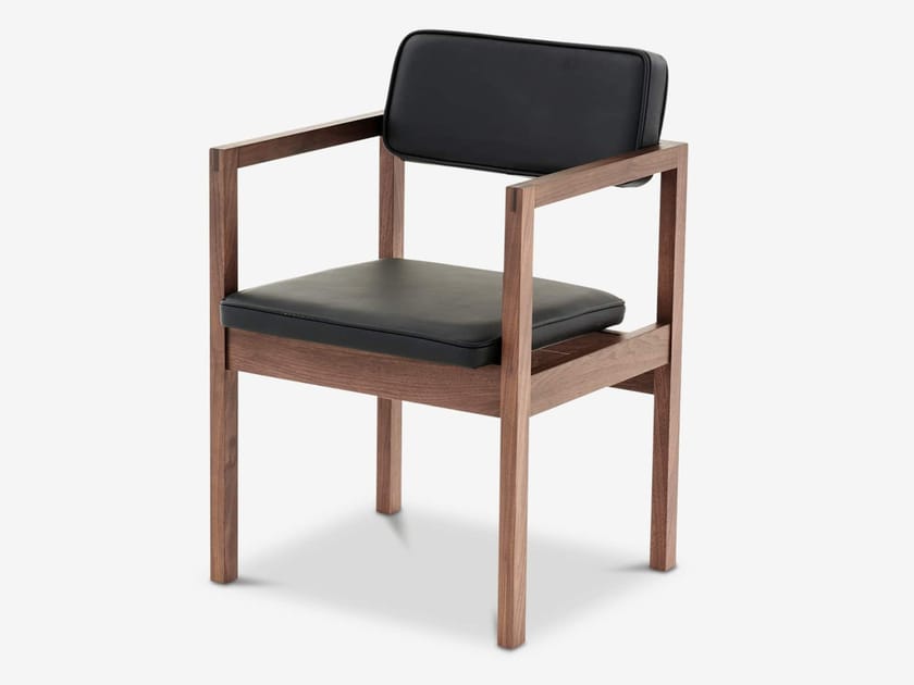 WEST STREET | Walnut chair chair By Case design Robin Day
