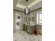 BETH English style kitchen with island By Martini Interiors