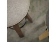 BuzziMilk Niedriger gepolsterter Hocker aus Holz By BuzziSpace