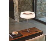 DAMA Lampada da tavolo a LED in metallo e carta By Vibia | design ...