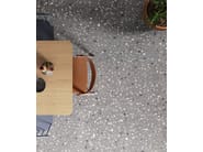 Pavimento/rivestimento in gres porcellanato effetto terrazzo veneziano per interni ed esterni ...