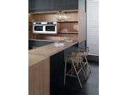 Lacquered kitchen with peninsula E9.30 / E7.30 / E5.30 Emotions ...