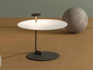 FLAT 5950 | Lampadaire avec étagère By Vibia design Ichiro Iwasaki