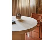 FRARI | テーブル By Cimento デザイン： Patricia Urquiola