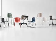 SIXE Stackable chair By Howe | design Pearson Lloyd