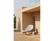 SANDUA | Garden armchair with armrests By MANUTTI design Robin Hapelt