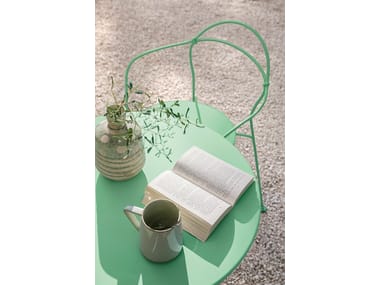 AIRLOOP Steel garden chair with armrests By Fermob | design Frédéric Sofia