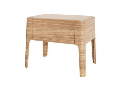 FADE Mesa-de-cabeceira retangular de madeira com gavetas By ANA ROQUE ...