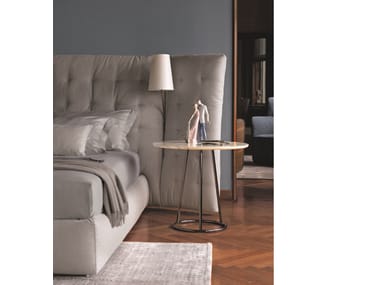 ANGLE PARAVENTO Bed with high headboard By Flou