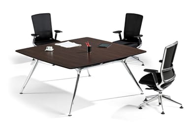 ARKITEK Square meeting table By ACTIU | design Alegre Design