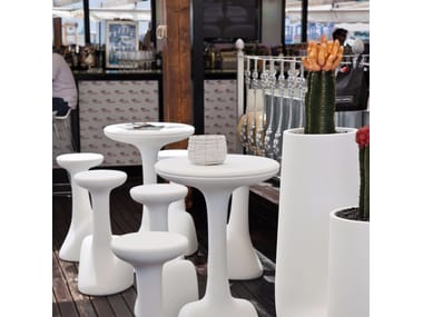 ARMILLARIA Round polyethylene high table By Plust | design Odo Fioravanti