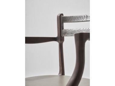 ASSEMBLY Oak chair with armrests By District Eight