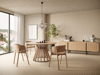 HALLA PLUS Sedia imbottita in legno massello By Anesis | design Lorenz+Kaz