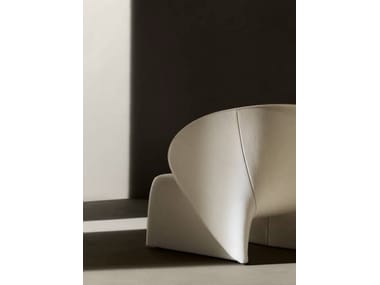 NARINARI Easy chair By B&B Italia