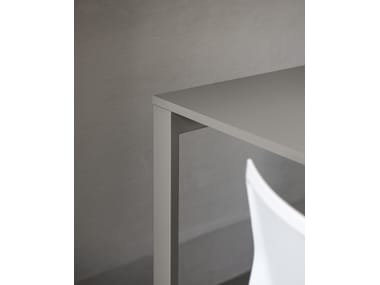 BE-EASY | Table By Kristalia