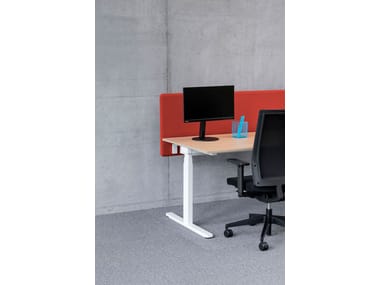 LEVEL LIFT Escritorio de oficina eléctrico ajustable en altura By BENE ...