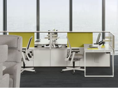 SQUARE Workstation Bureau réglable en hauteur en mélamine By BENE