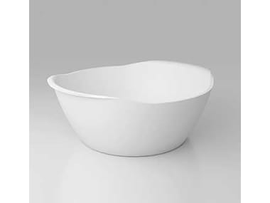 BETA ESSENTIAL Freestanding round bathtub By Hidrobox