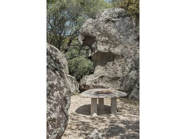 BOLD Cement table By Ethimo