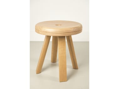 BuzziMilk Upholstered low wooden stool By BuzziSpace