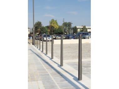 CARYA Steel bollard post with chains By Neri | design Alfredo Farnè ...
