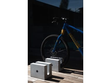 CEMENTO | Bicycle rack By PAOLELLI GARDEN design Studio Adolini