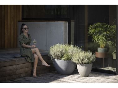 CLASSIC M Garden vase By Betoni