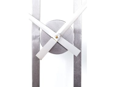 CLIP Wall-mounted powder coated steel clock By KARE Design