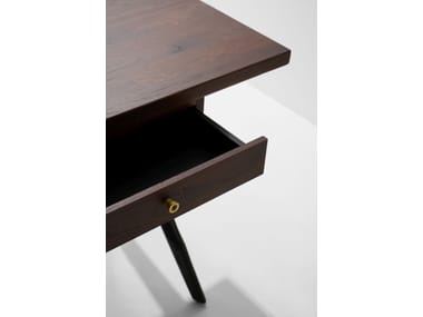 COMPASS | Writing desk with drawers By District Eight