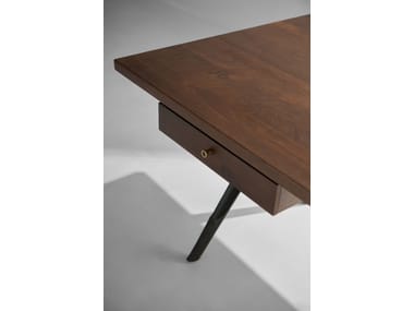 COMPASS | Writing desk with drawers By District Eight