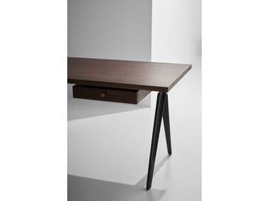 COMPASS | Writing desk with drawers By District Eight