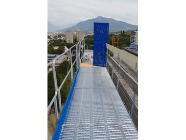 COSMOS Self-raising and electric scaffolding By Pilosio