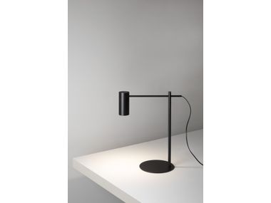 CYLS Adjustable metal table lamp By Estiluz | design Mermelada Estudio
