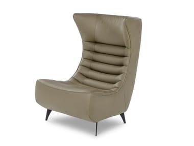 GERRIT Poltrona a orecchioni in pelle con schienale alto By Calia Italia