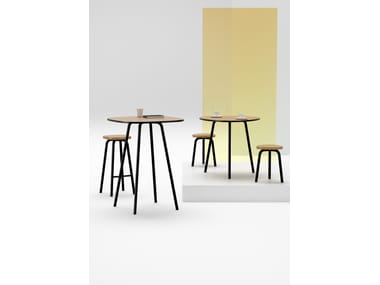 PULLY HUB Table By Cascando