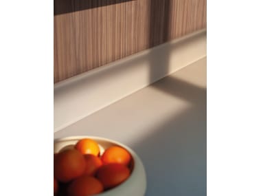 TANGRAM WITH ‘L’ GRIP EDGE Wooden fitted kitchen with island By Cesar