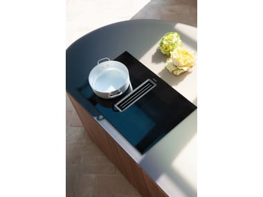 TANGRAM WITH ‘L’ GRIP EDGE Wooden fitted kitchen with island By Cesar