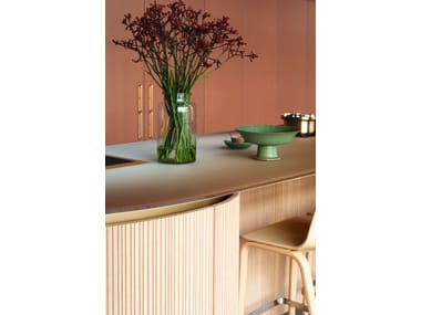 TANGRAM WITH ‘L’ GRIP EDGE Wooden fitted kitchen By Cesar