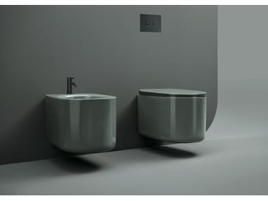 DELANO Wall-hung ceramic toilet By Axa | design Alessandro Paolelli