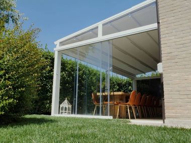 DILETTA Wall-mounted aluminium and PVC pergola with winding cloth ...