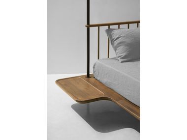 DISTRIKT | Canopy bed By District Eight